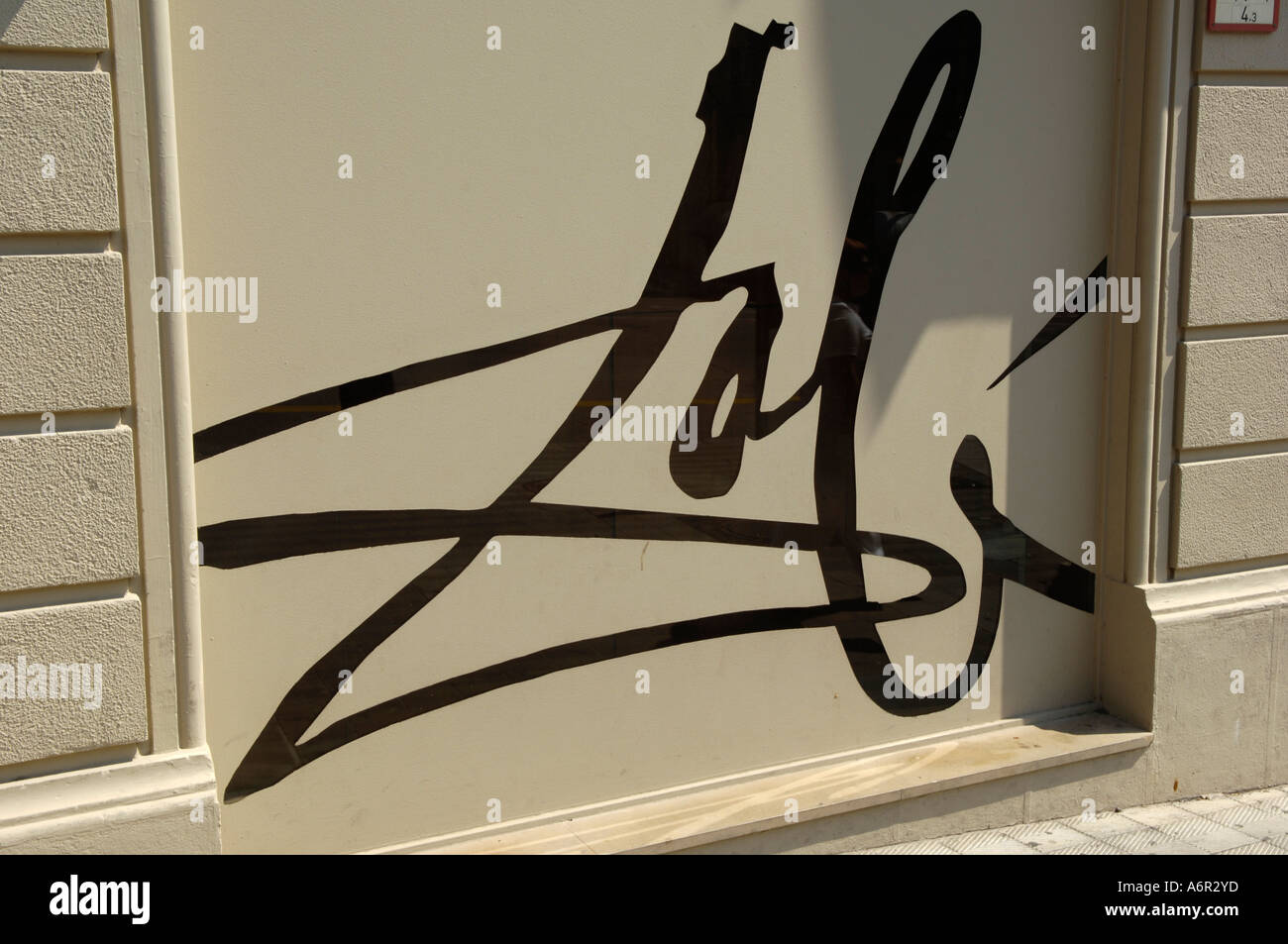 Salvador dali signature hi-res stock photography and images - Alamy