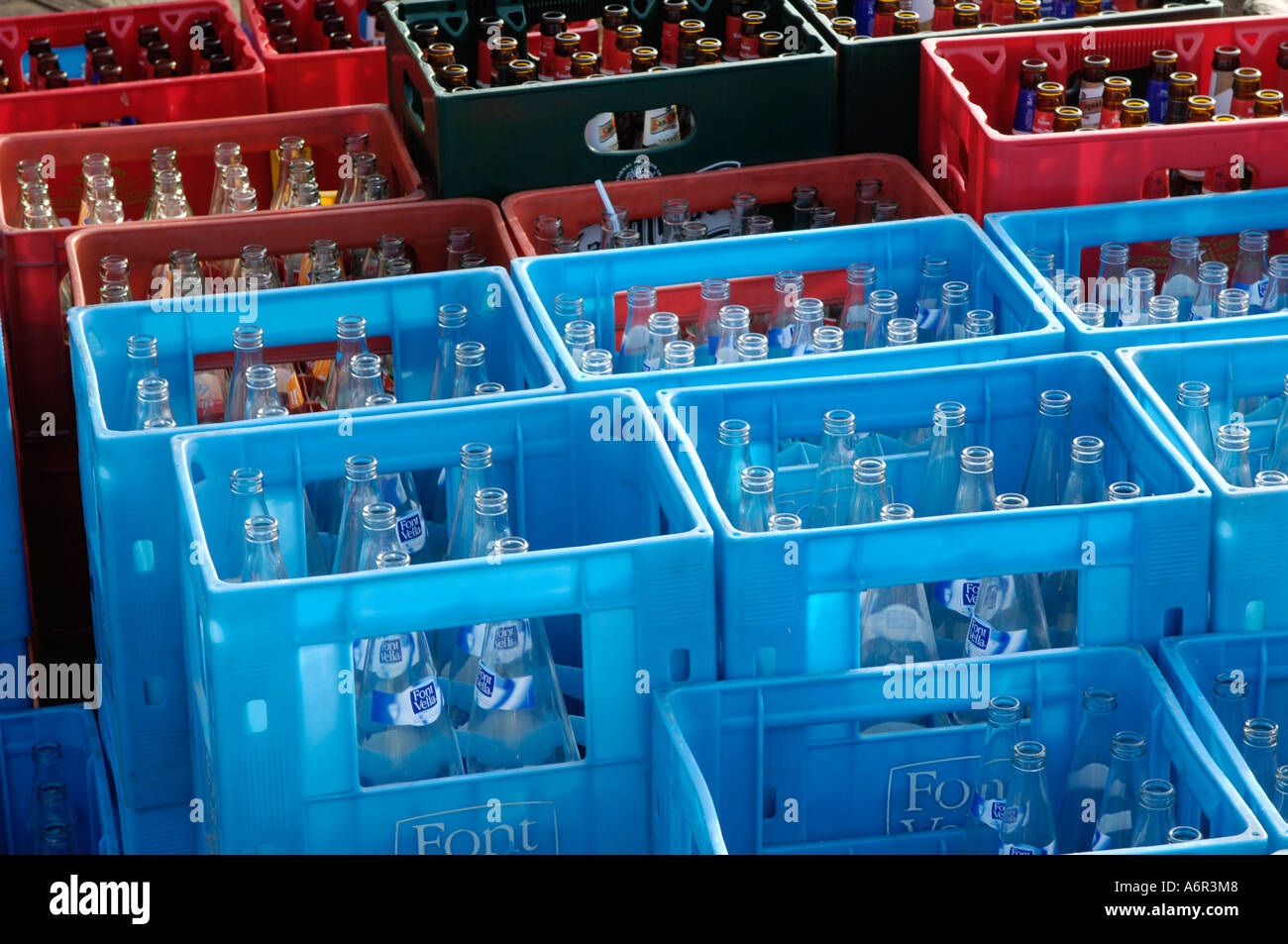 Empties empty bottle case hi-res stock photography and images - Alamy