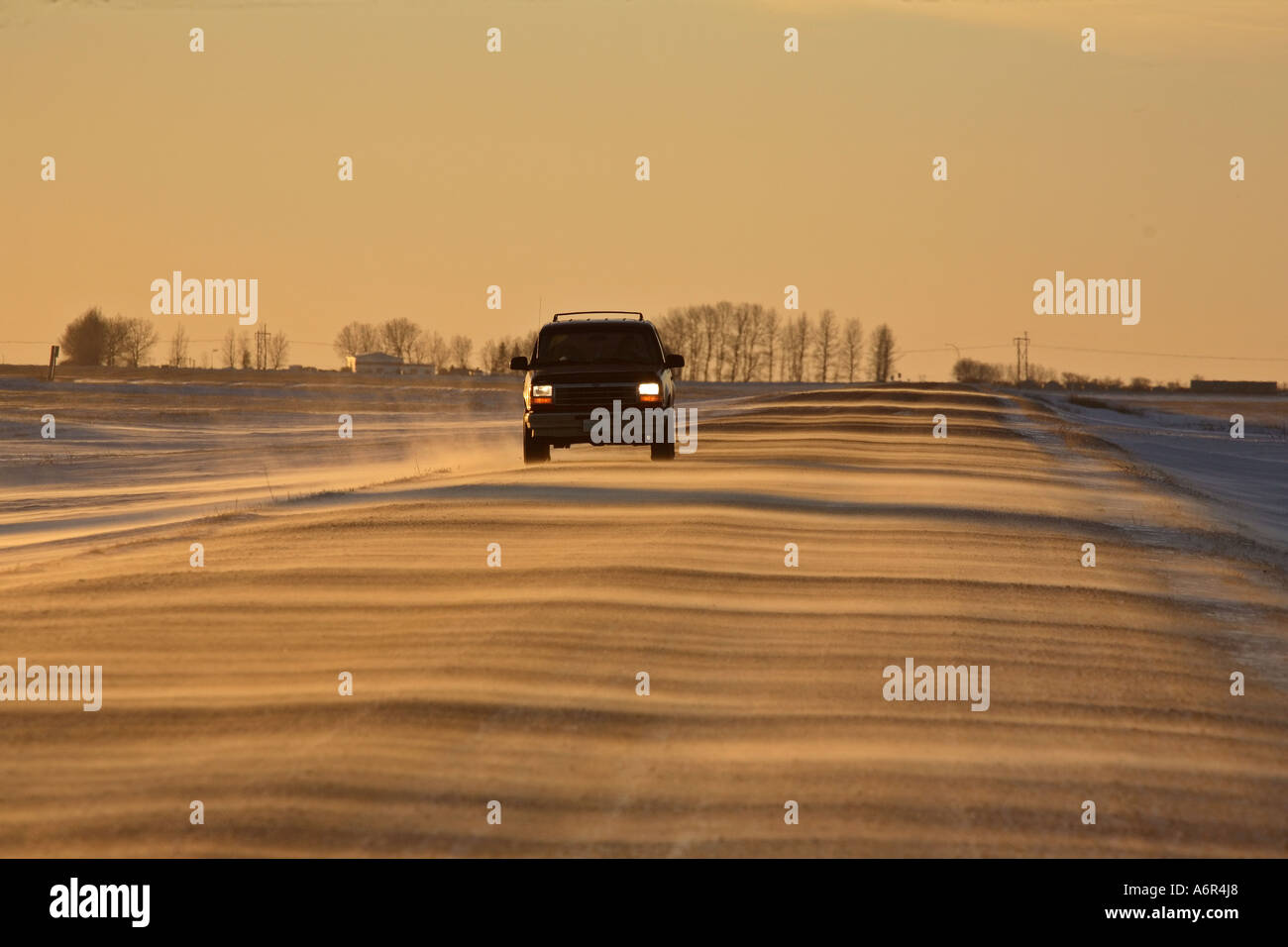 Blowing snow across road hi-res stock photography and images - Alamy