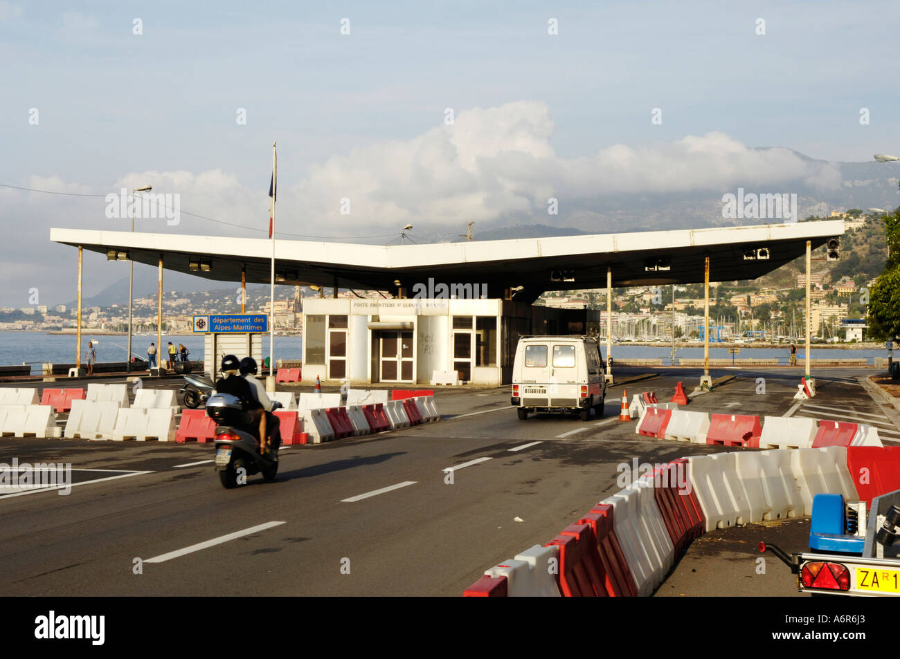 France italy border hi-res stock photography and images - Alamy