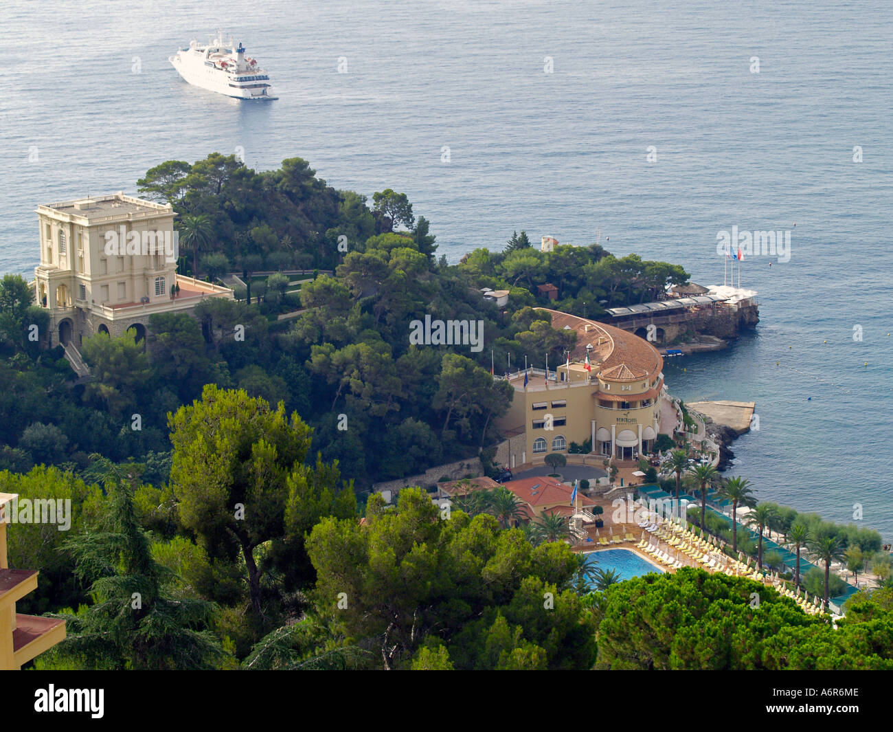 Monaco hotel pool hi-res stock photography and images - Alamy
