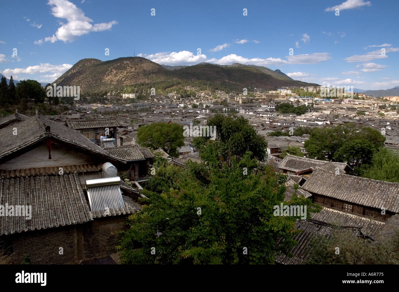 Birds eye view of Dayan Old Town in Lijiang in Yunnan in China Stock ...