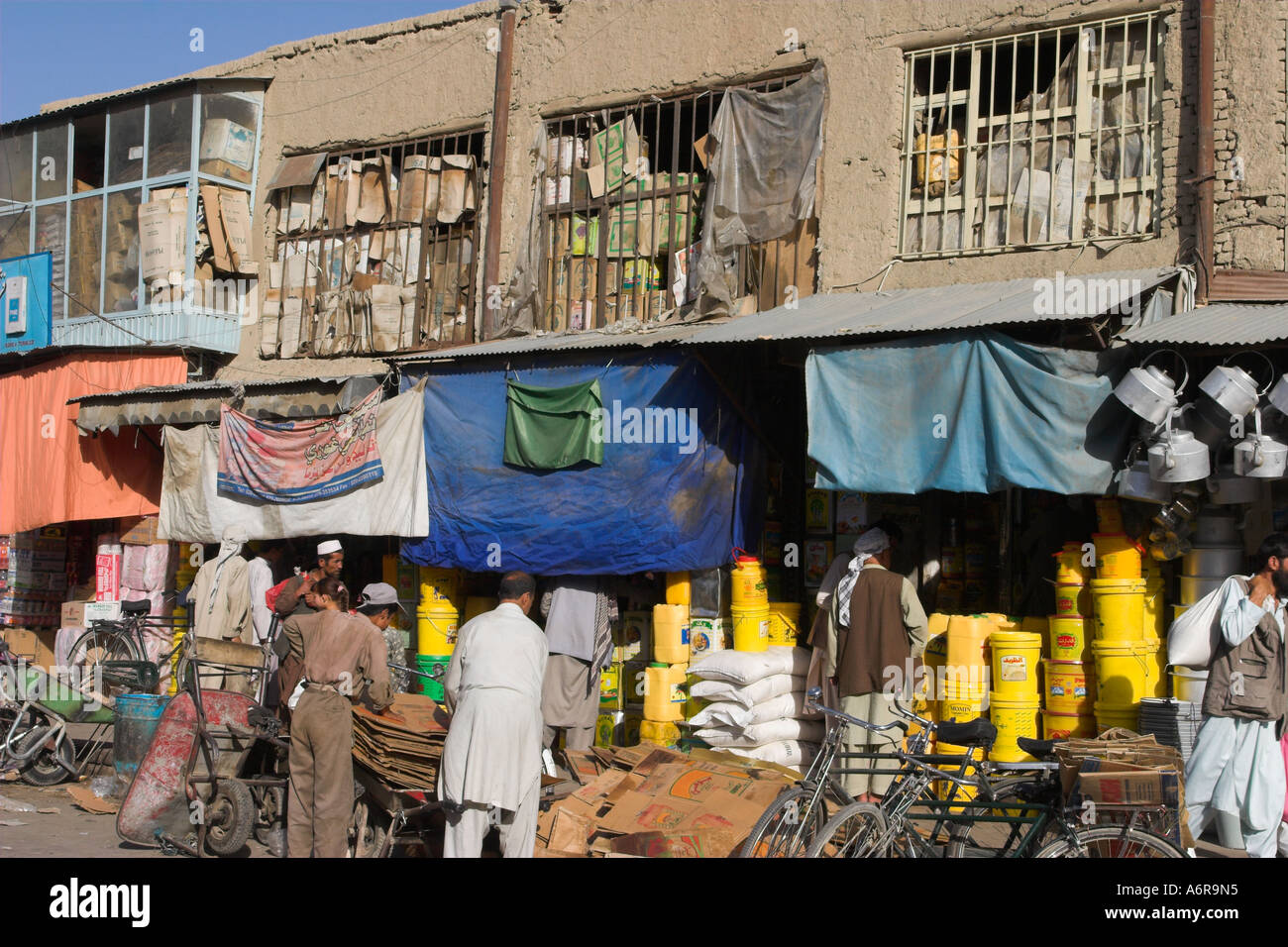 AFGHANISTAN Central Kabul Street scene in Bazaar Stock Photo - Alamy