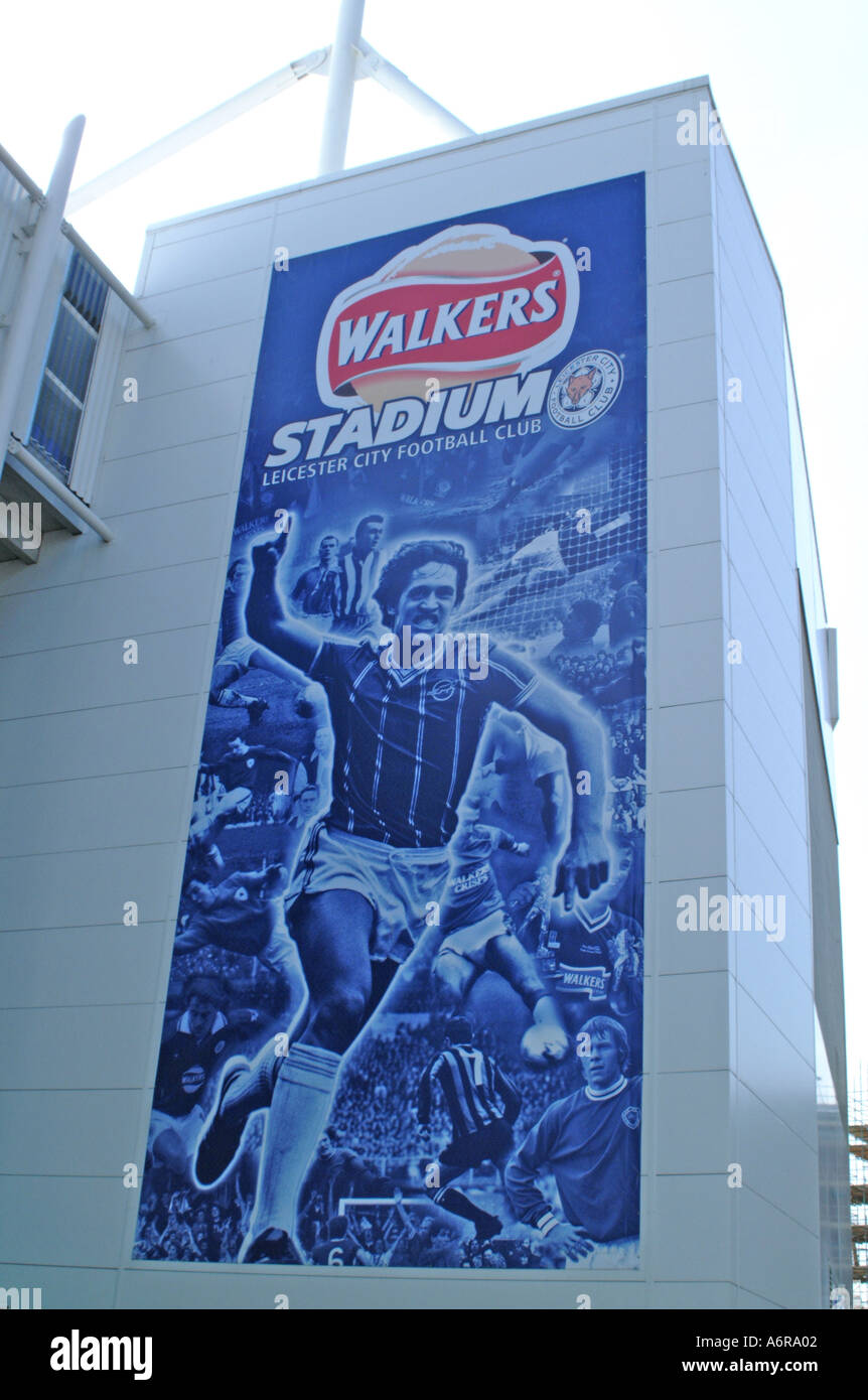 Walkers crisps gary lineker hi-res stock photography and images - Alamy