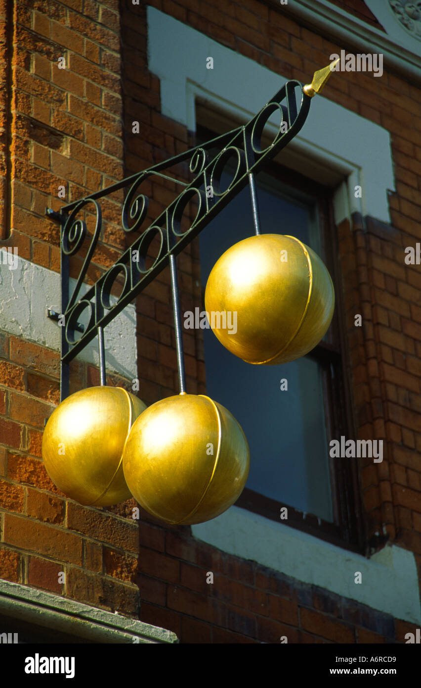 Pawnbroker balls three sign hi-res stock photography and images - Alamy