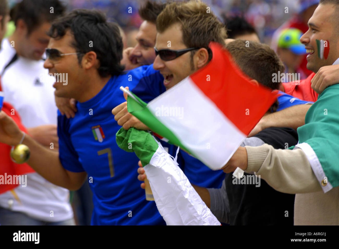 italy italian fans tifosi italiani azzurri blue celebrate winners ...