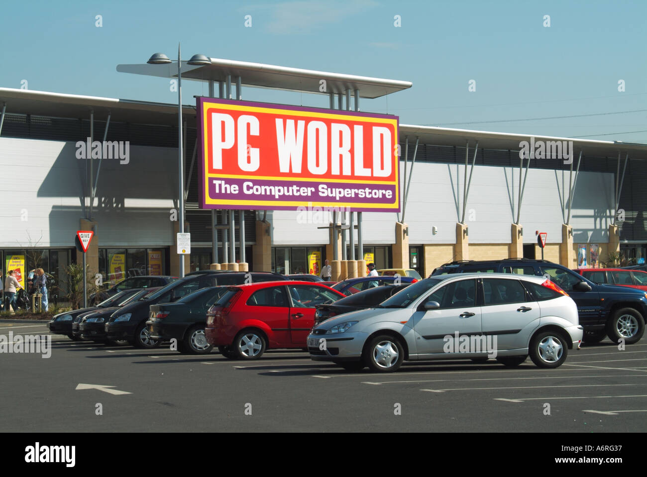 West Thurrock Lakeside retail park with cars parked outside PC World ...
