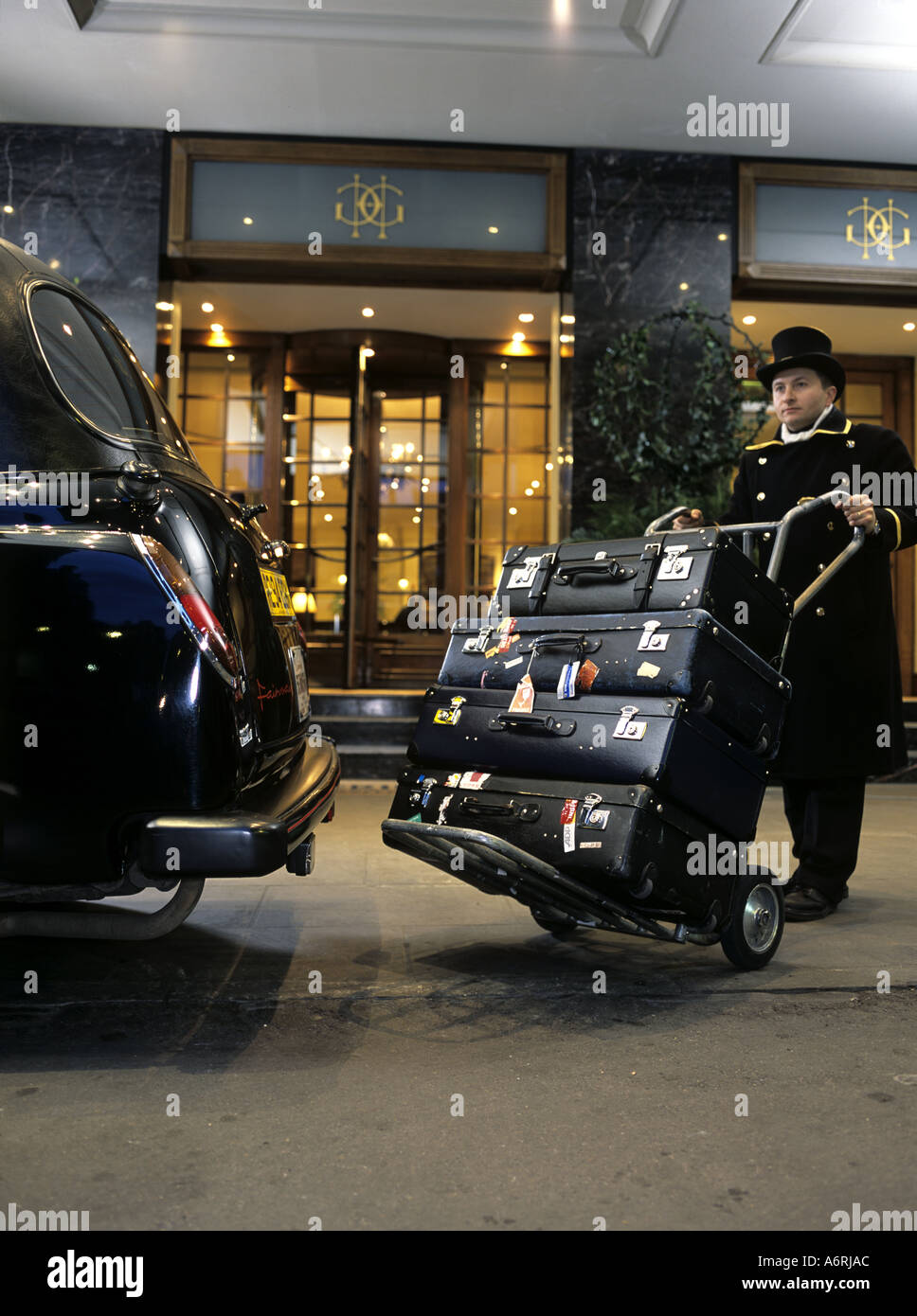 Loading cases hi-res stock photography and images - Alamy