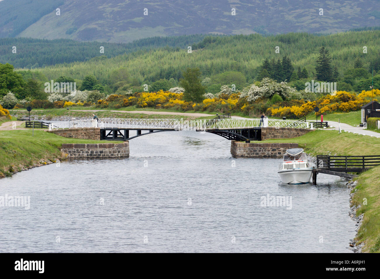 Bridge over caledonian canal hi-res stock photography and images - Alamy