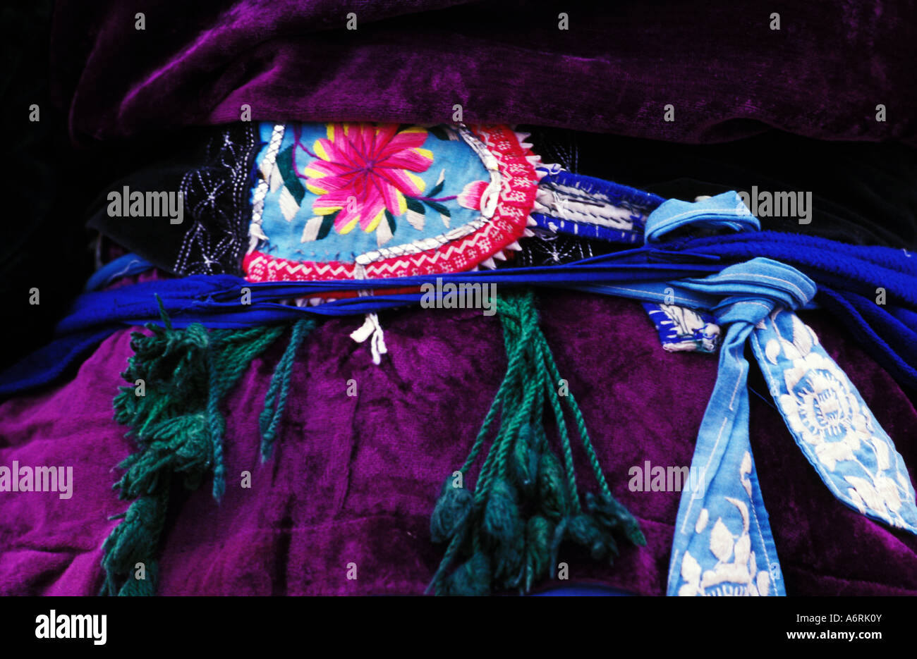 Asia bai china costume dali hi-res stock photography and images - Alamy