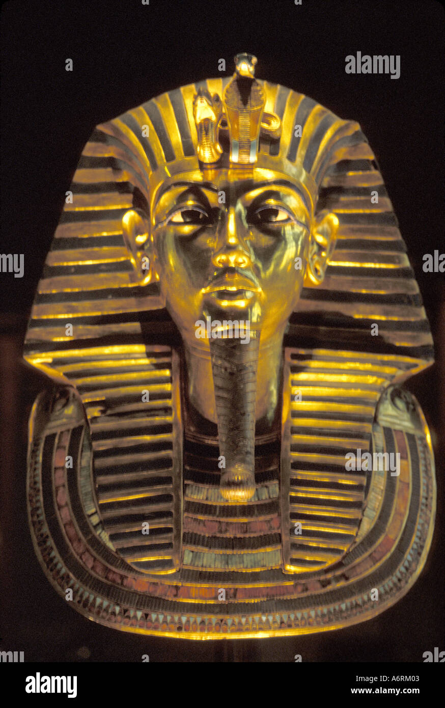 Egypt, Cairo, Gold death mask, Tomb of Tutankhamun, Cairo Museum Stock ...