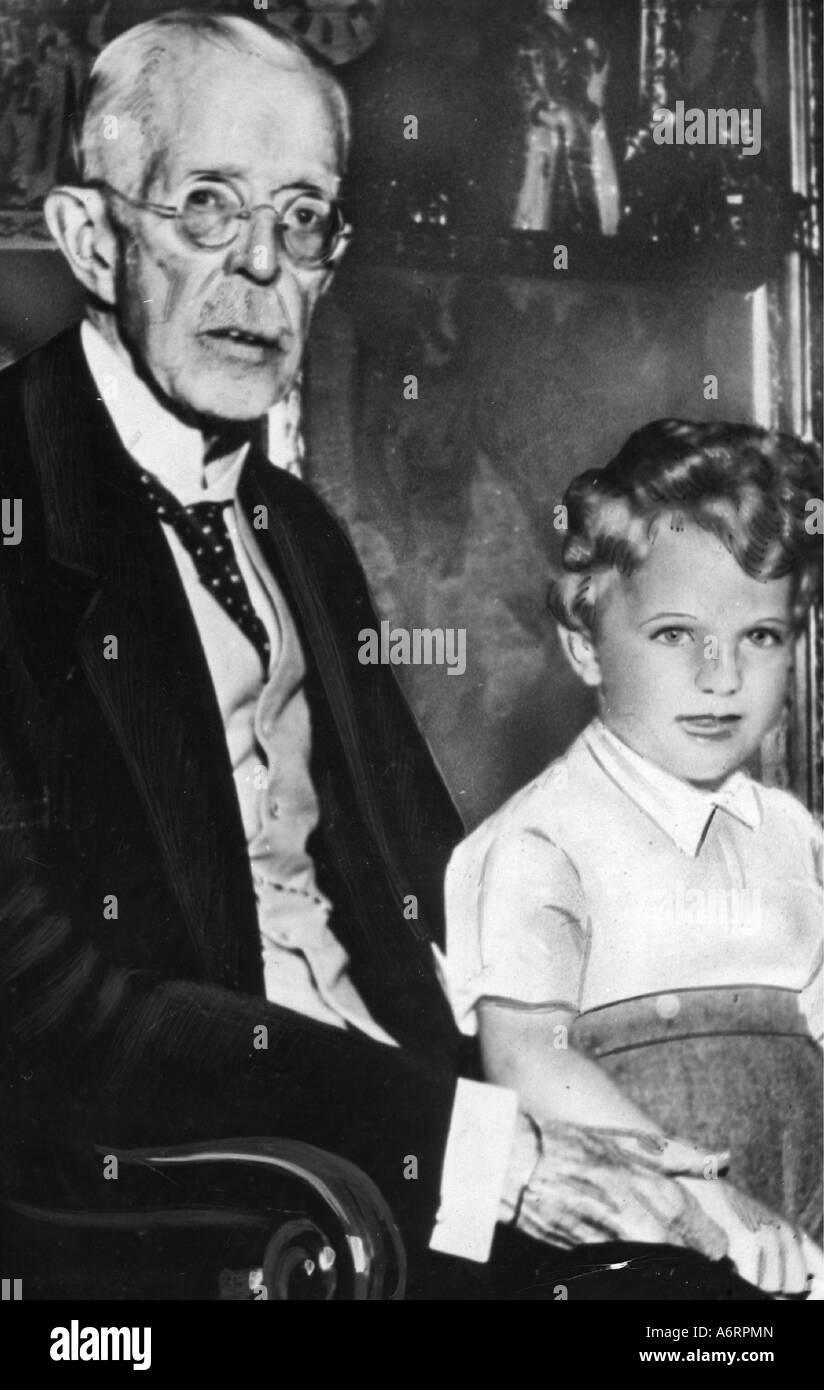 King gustaf v sweden hi-res stock photography and images - Alamy