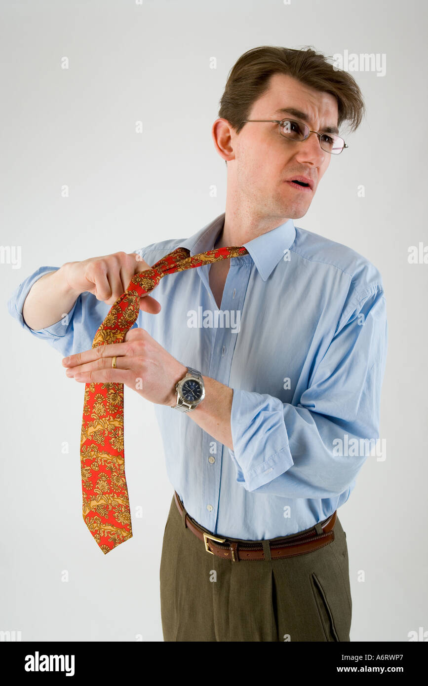 BUSINESS MAN IN SHIRTSLEEVES PULLING RELEASING ADJUSTING HIS NECKTIE ...