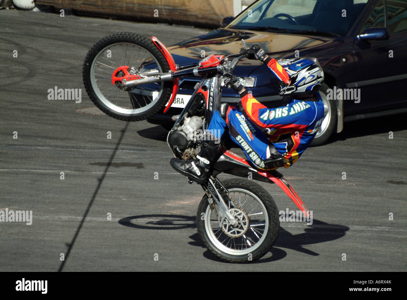 Motorcycle stunt hi-res stock photography and images - Alamy
