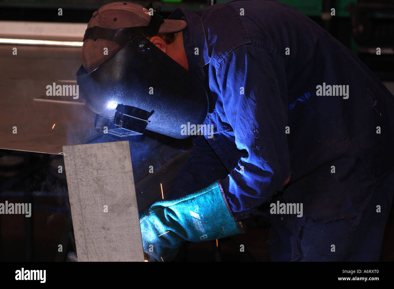 Man working in workshop welds hi-res stock photography and images - Alamy