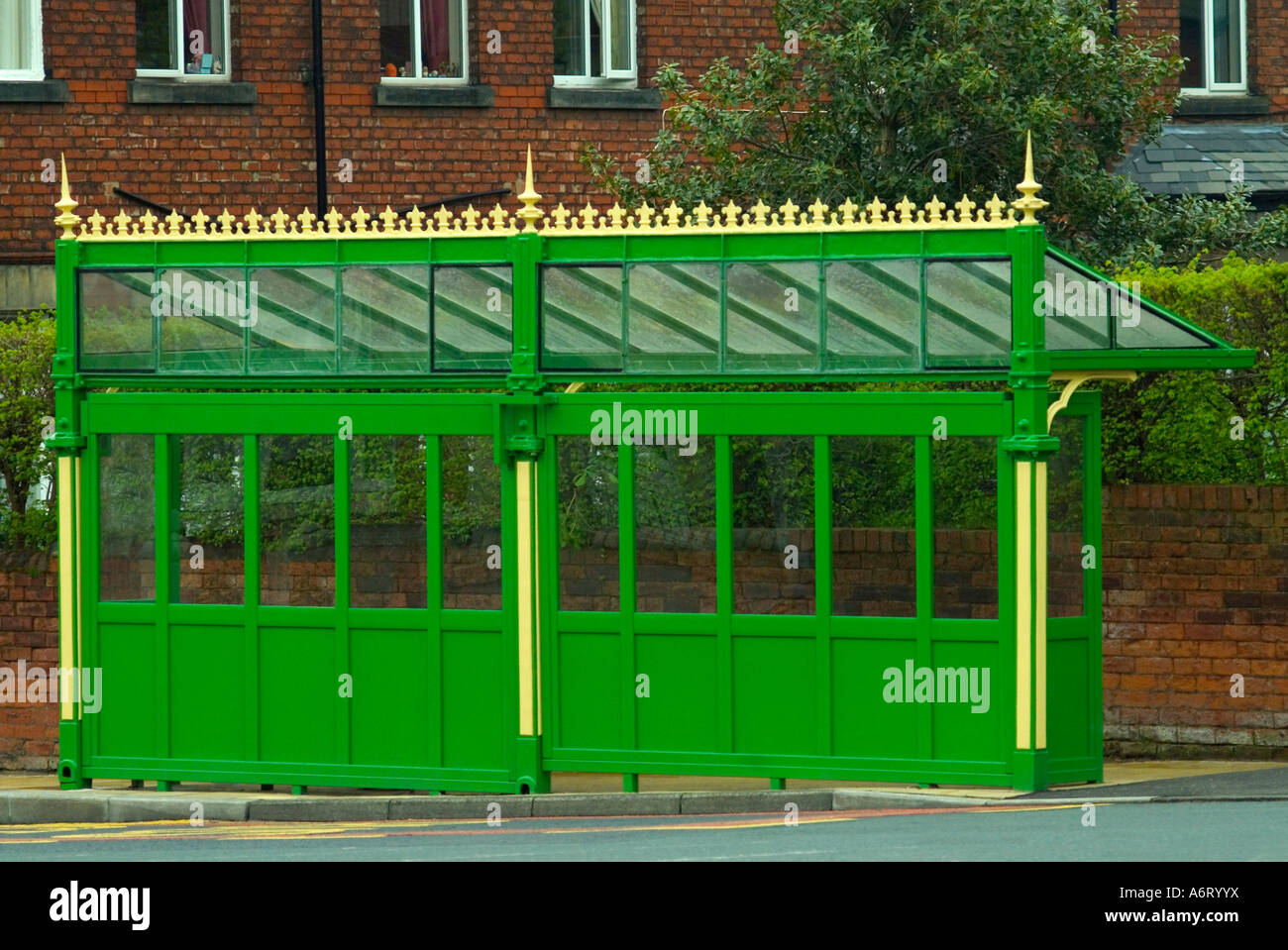 Victorian bus shelter hi-res stock photography and images - Alamy