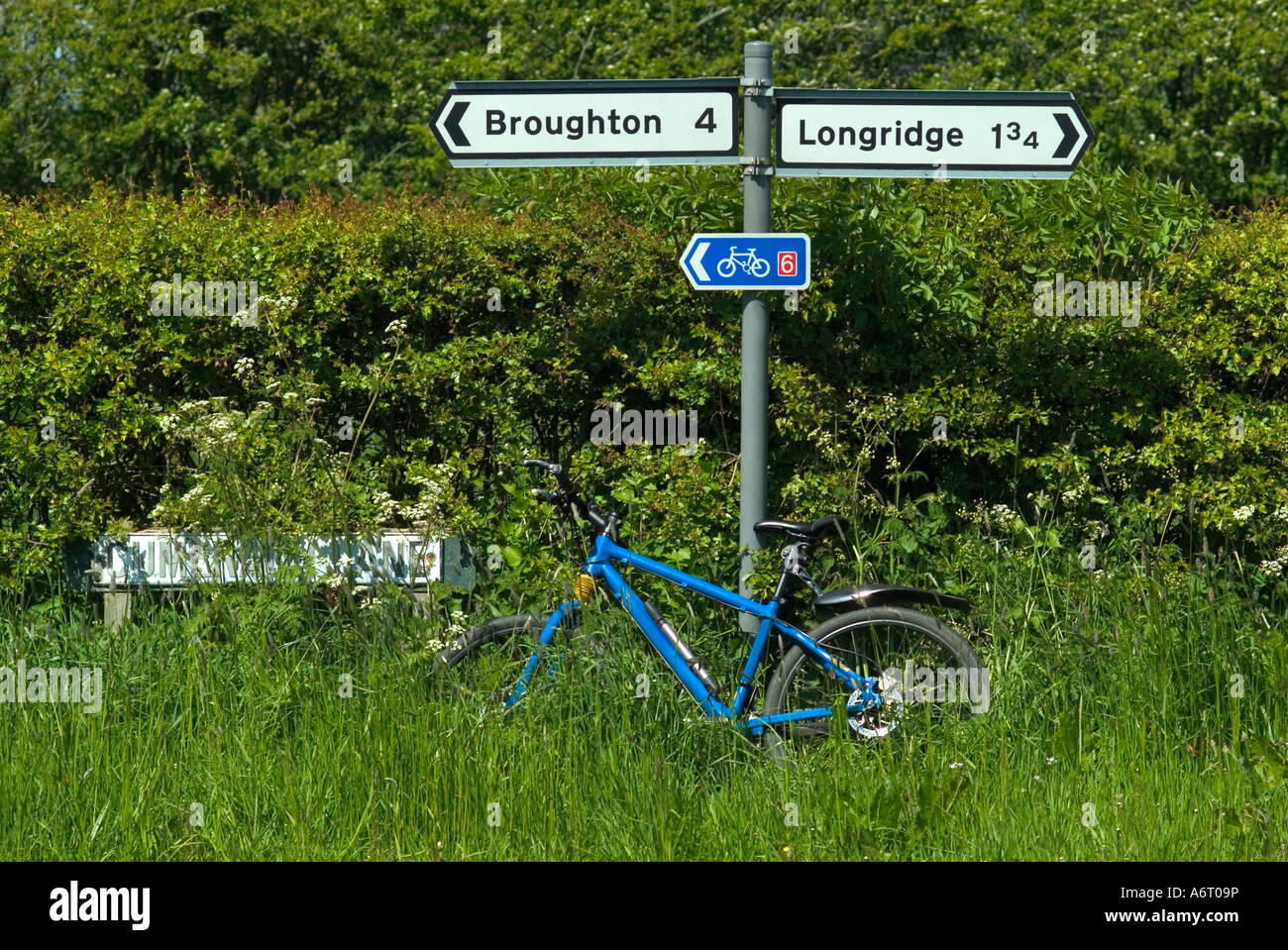 cycle by signpost Stock Photo - Alamy