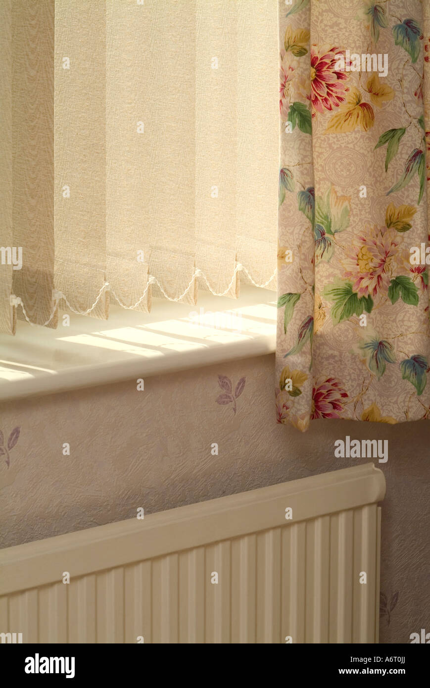 window blinds radiator room interior Stock Photo - Alamy