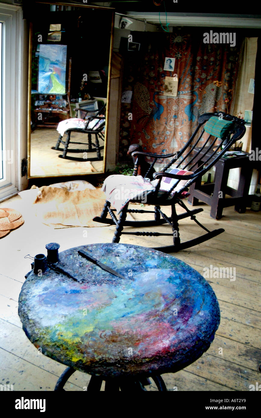 Inside the artists home hi-res stock photography and images - Alamy