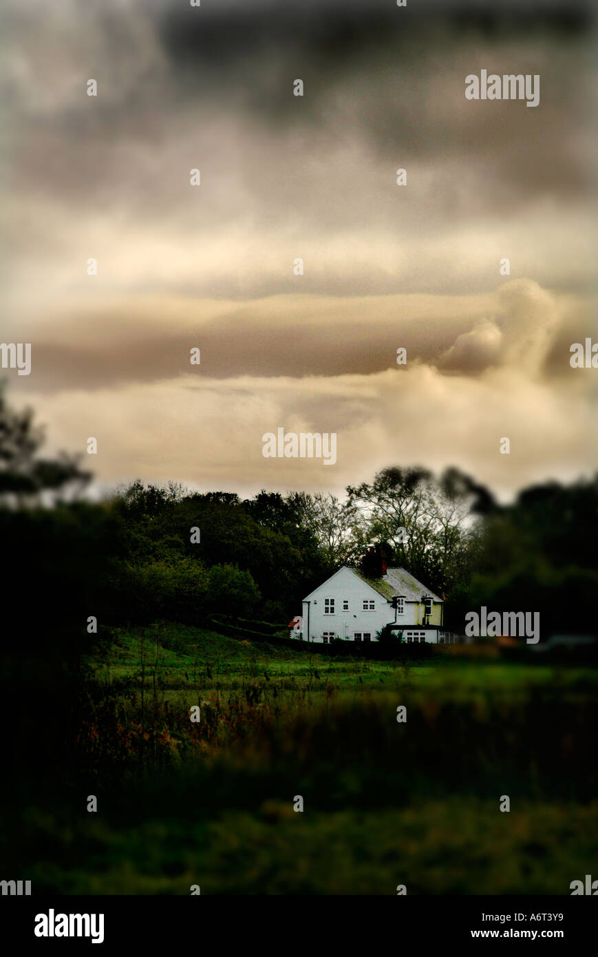 rural country cottage Stock Photo - Alamy