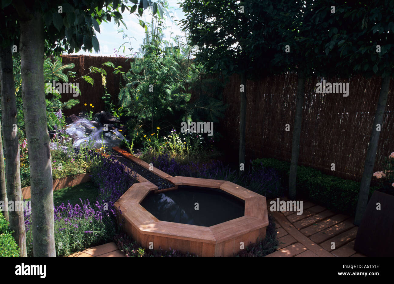 Tatton garden water feature hi-res stock photography and images - Alamy