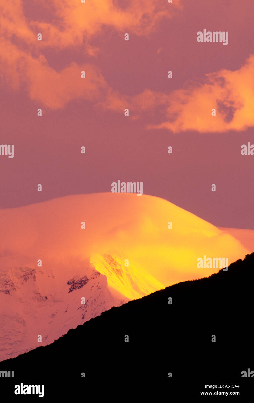 alpenglow on peak Denali National Park Alaska Stock Photo - Alamy