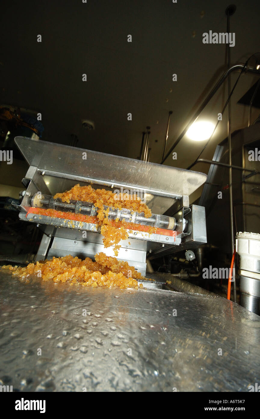 Ginger processing hi-res stock photography and images - Alamy