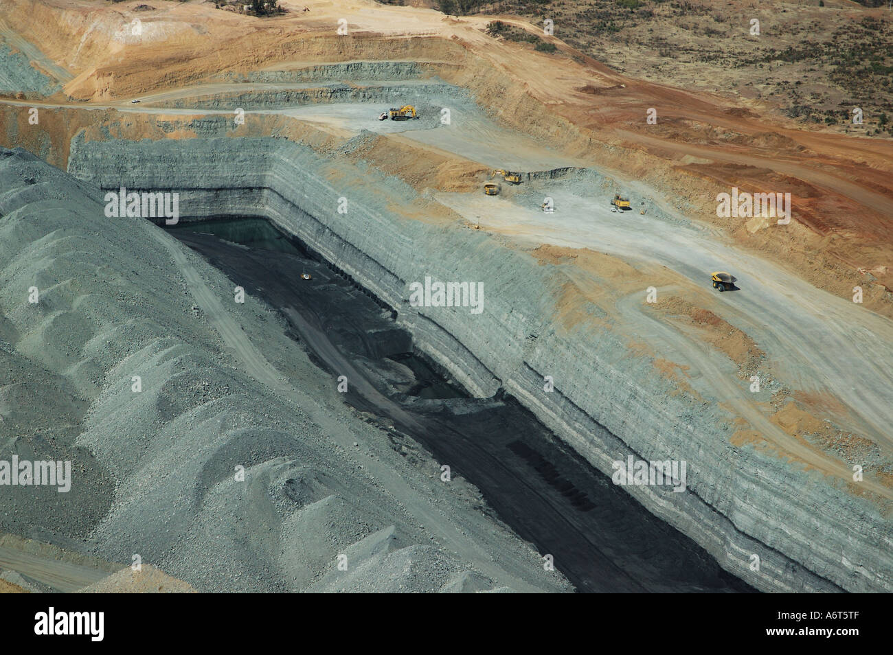 Graben Fault in wall of open cut coal mine Stock Photo - Alamy