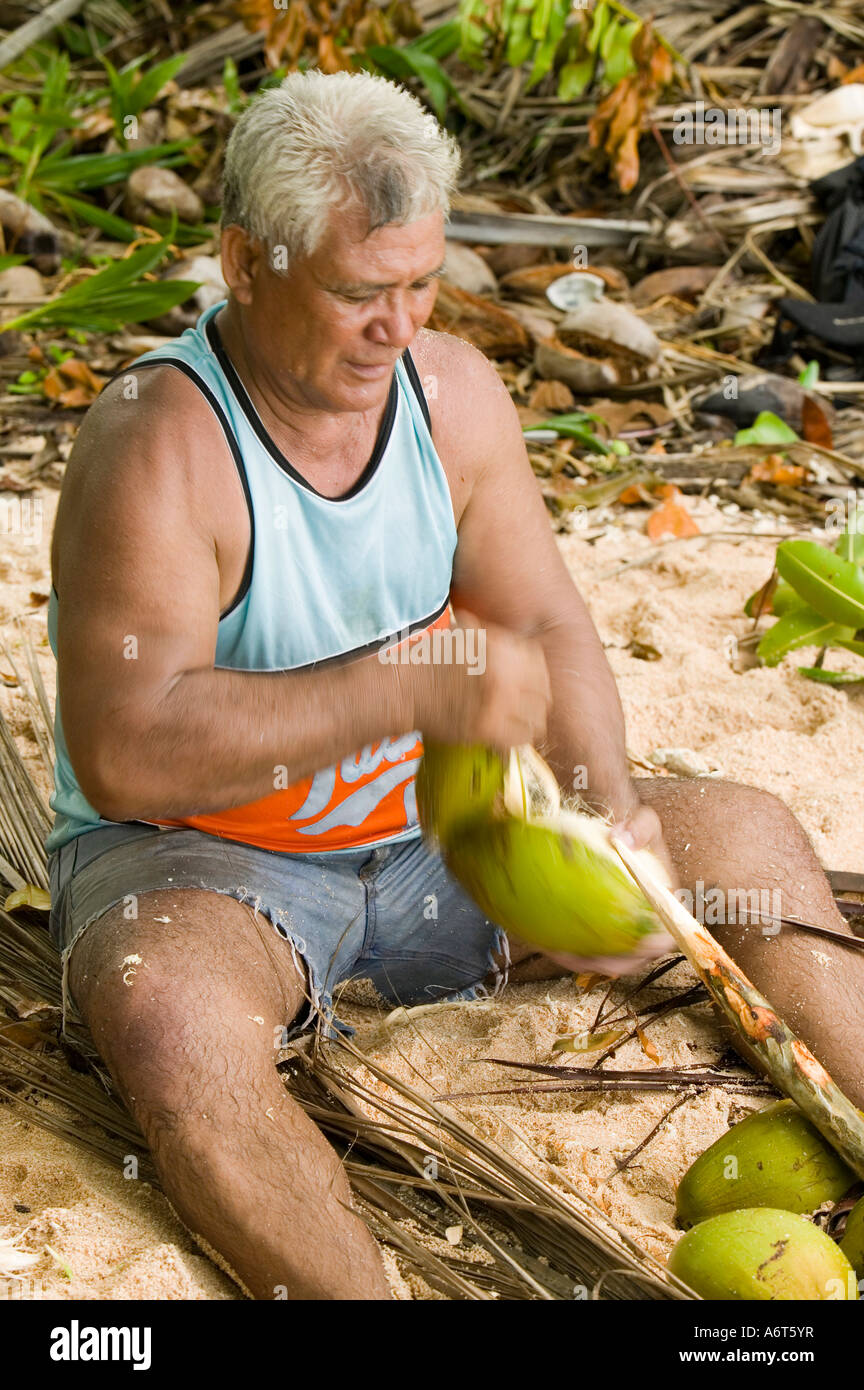 Atol de coral hi-res stock photography and images - Alamy