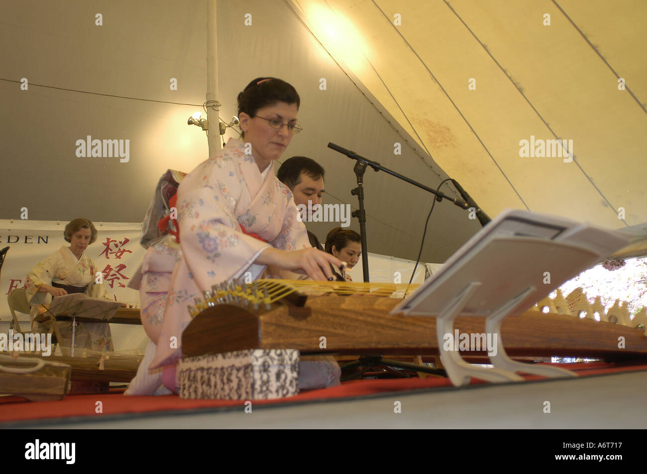 Traditional Japanese music performance New Yorkers celebrate the Cherry ...