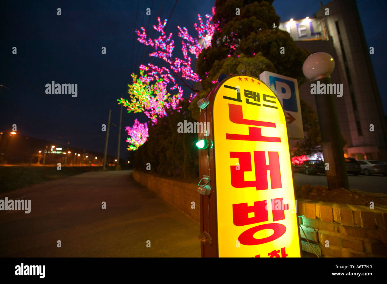Incheon neon sign hi-res stock photography and images - Alamy