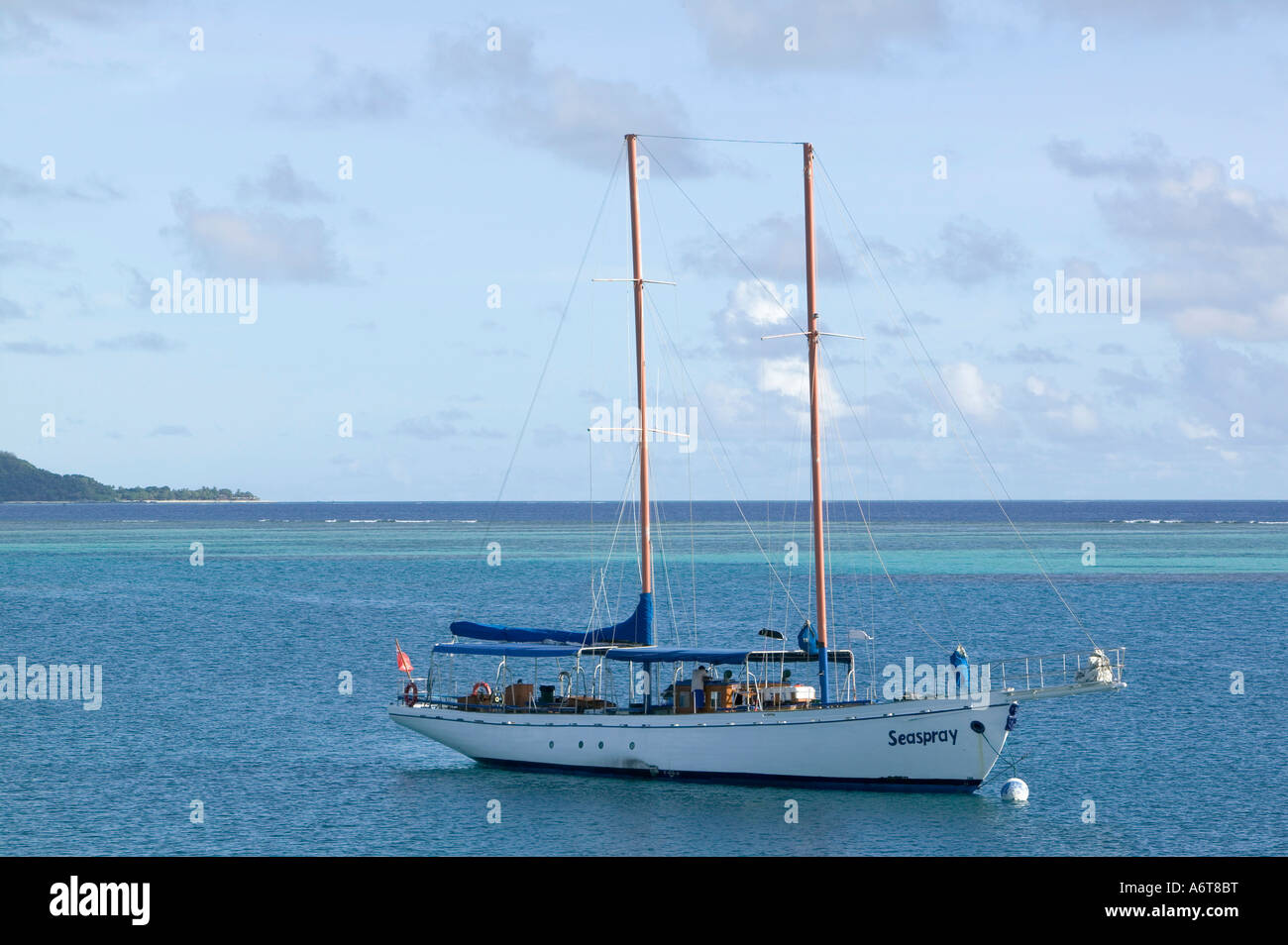 A sailing ship off the Mananucas islands, Fiji Stock Photo - Alamy