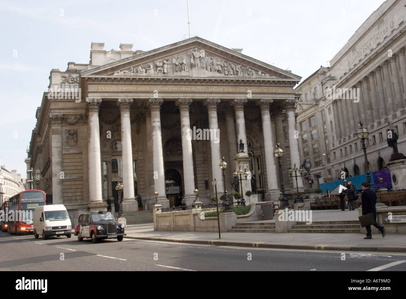 The royal exchange hi-res stock photography and images - Alamy