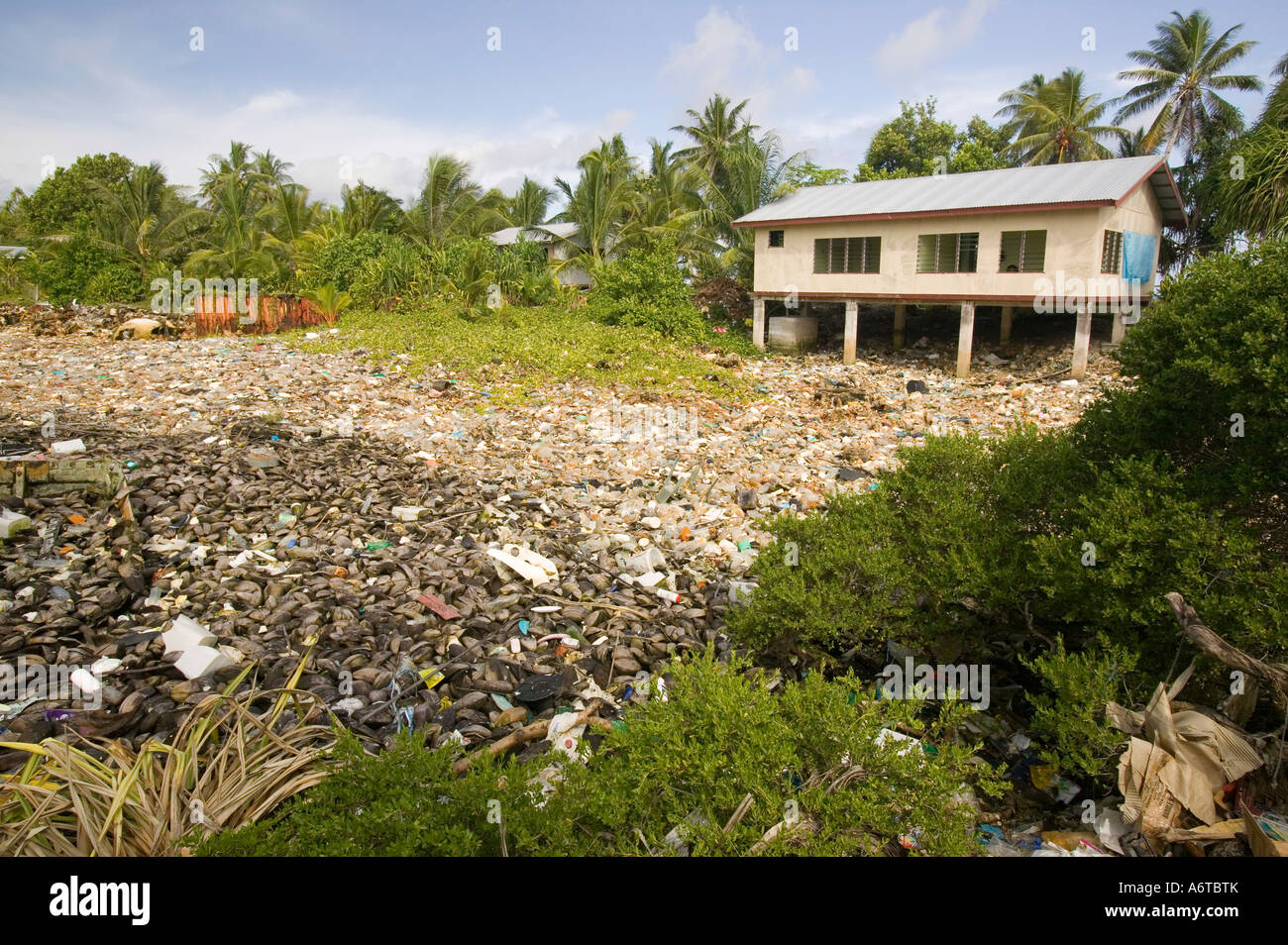 Tuvalu house funafuti hi-res stock photography and images - Alamy