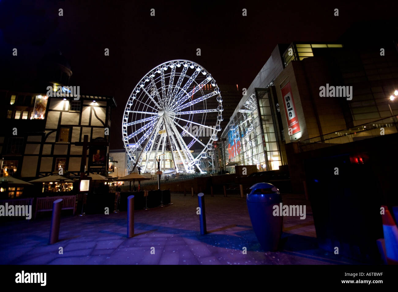 Manchester Eye - big wheel at night Stock Photo - Alamy