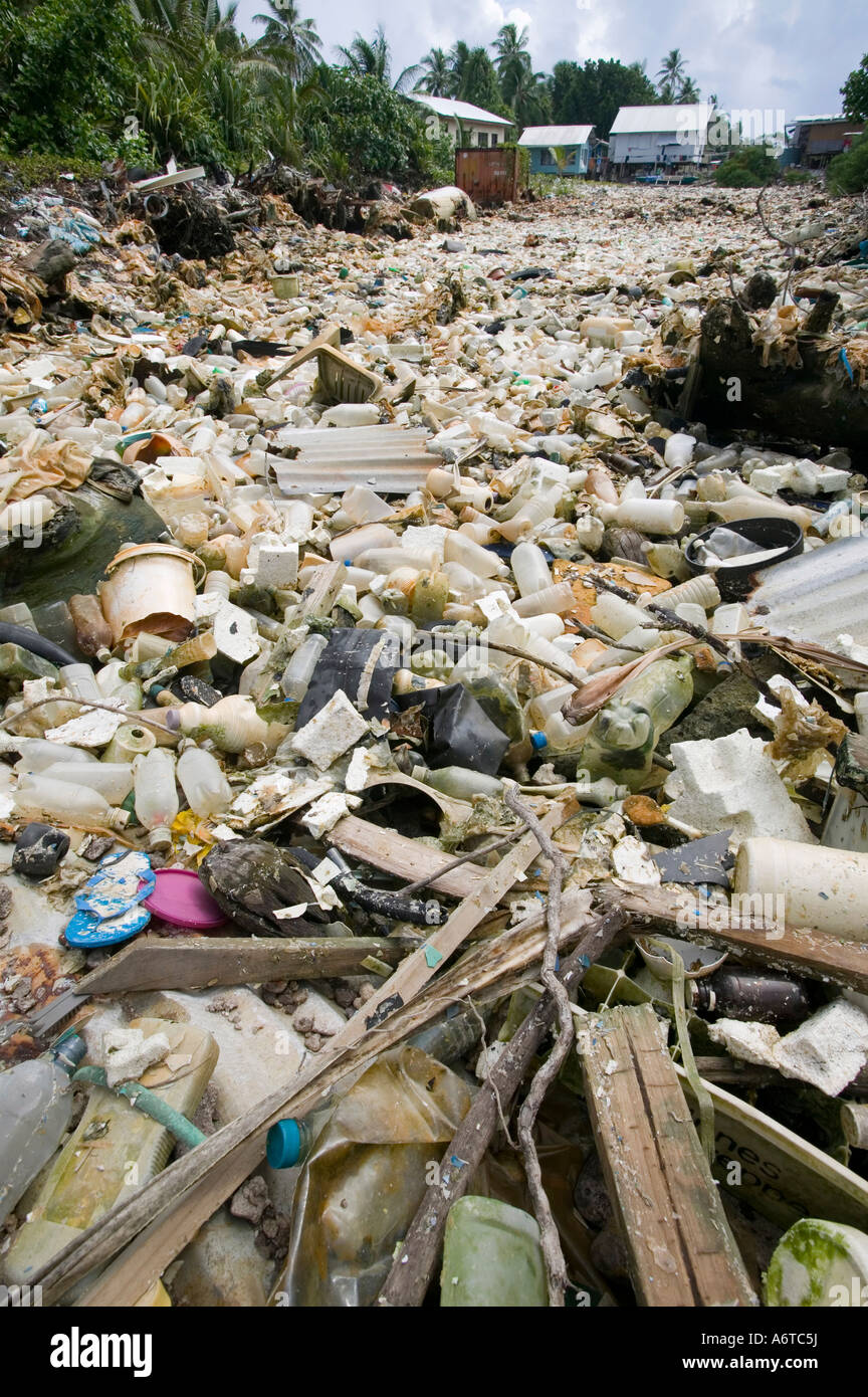 plastic rubbish in a lagoon on Funafuti, tuvalu Stock Photo - Alamy