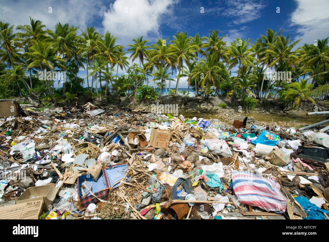 Rubbish on funafuti, Tuvalu Stock Photo - Alamy