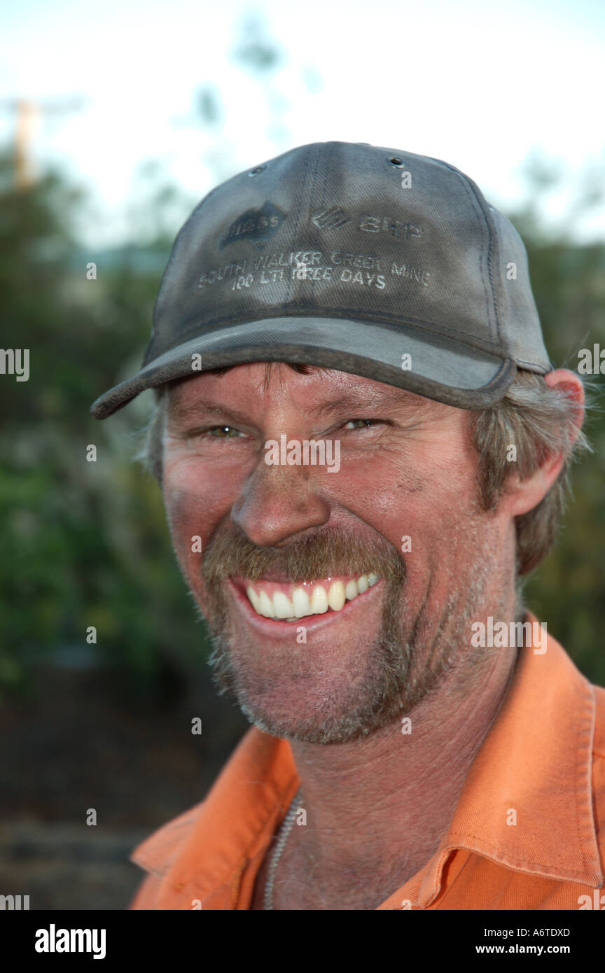 Worker manual handling construction hi-res stock photography and images ...