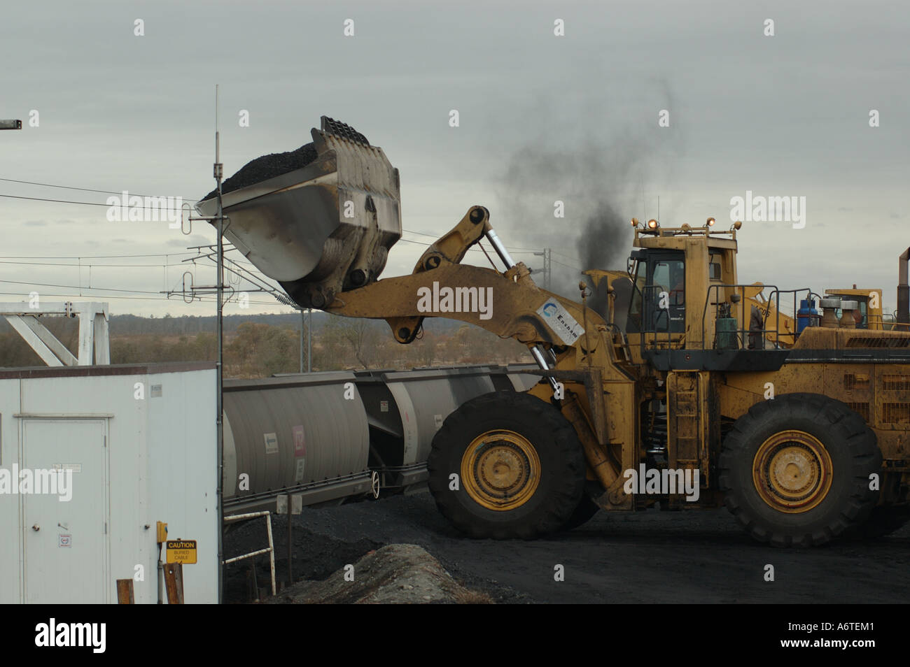 Loading train with coal Central Queensland coal mine Stock Photo - Alamy