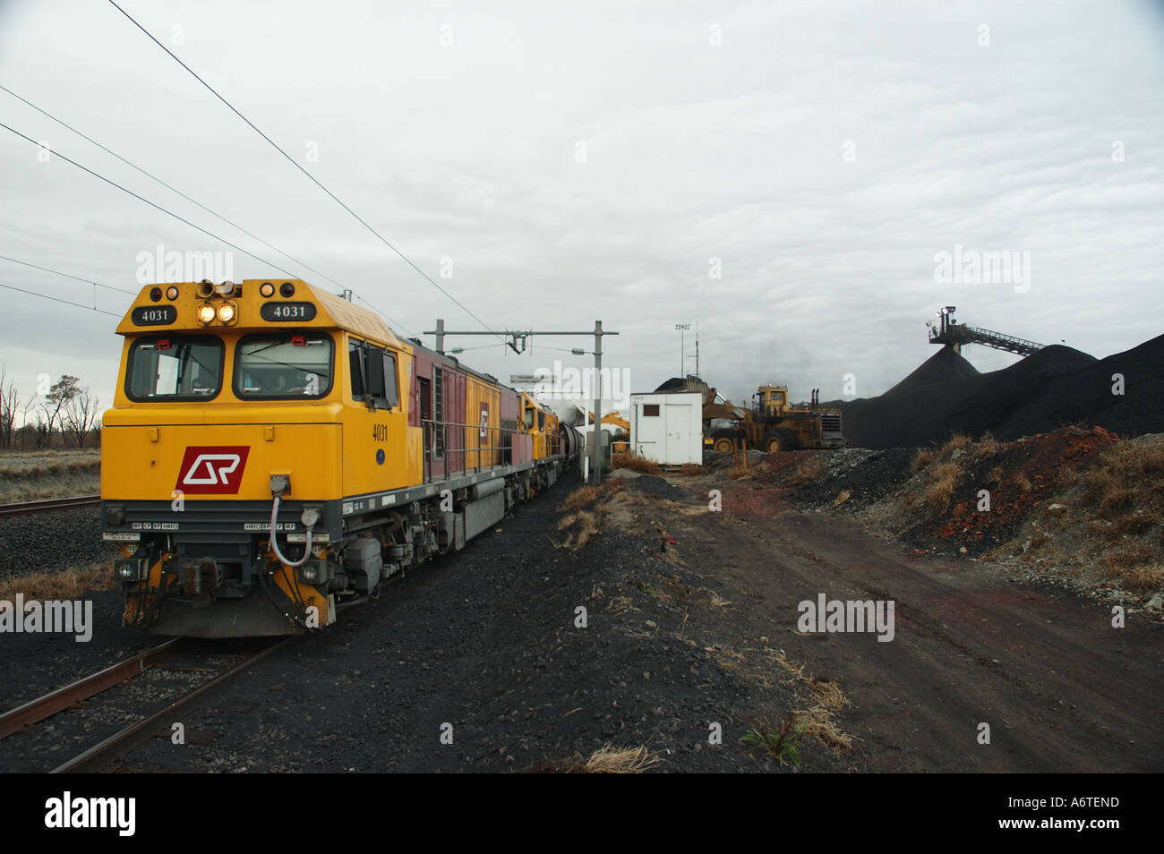 coal train loading at mine in central Queensland Stock Photo - Alamy