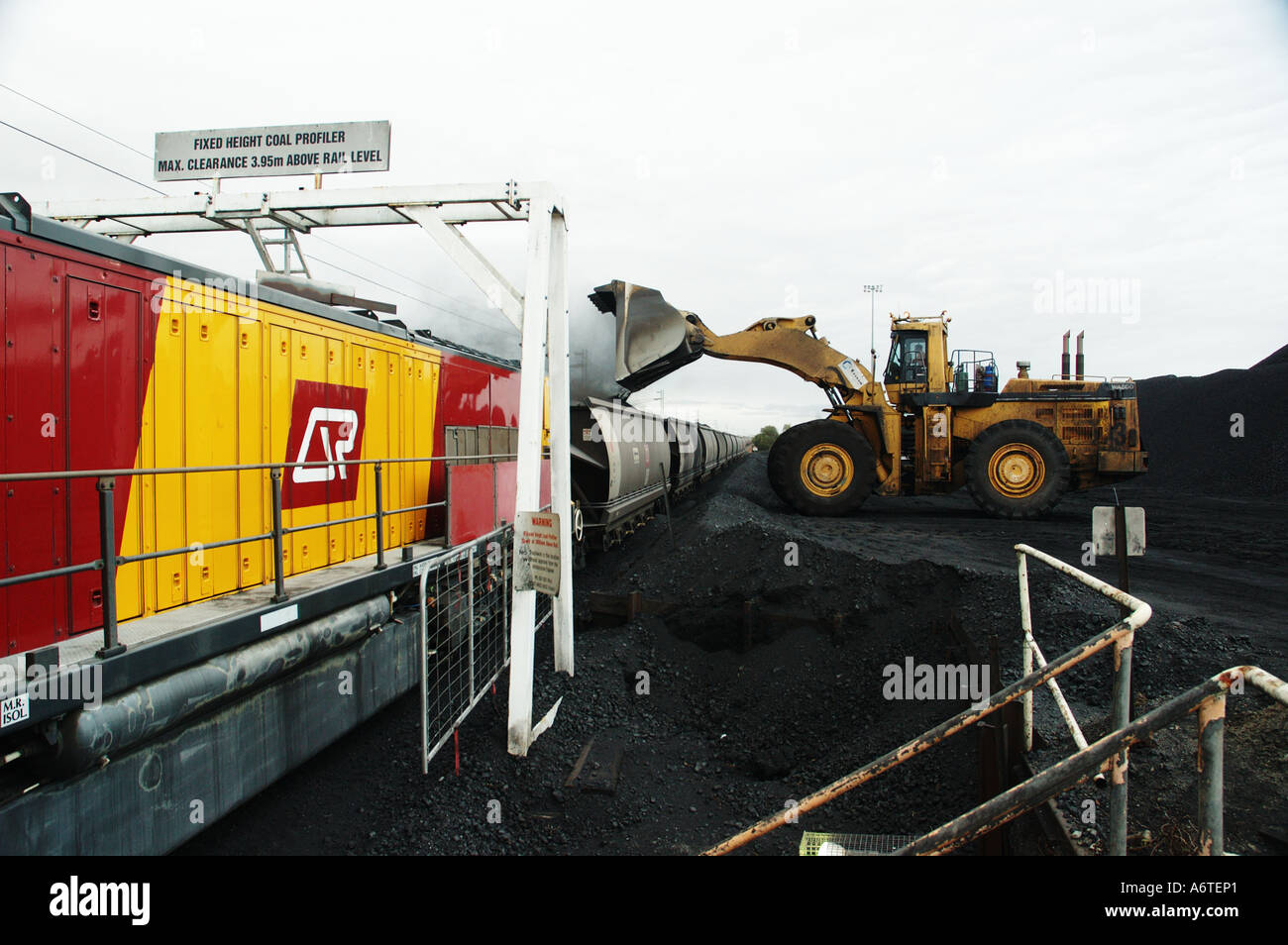 coal train loading at mine in central Queensland Stock Photo - Alamy
