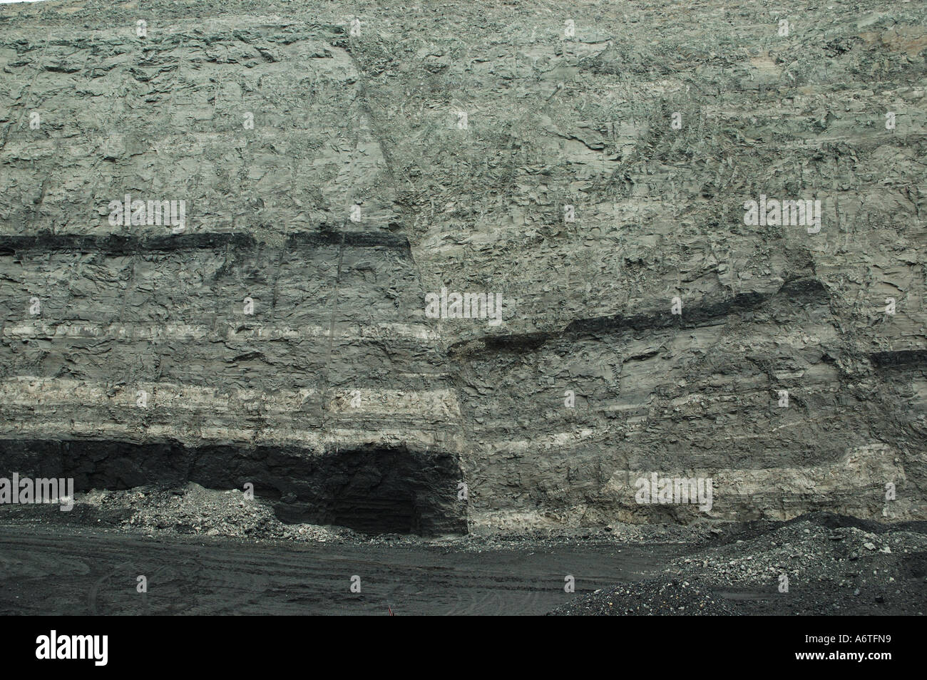 fault line in coal face open cut mine Stock Photo - Alamy