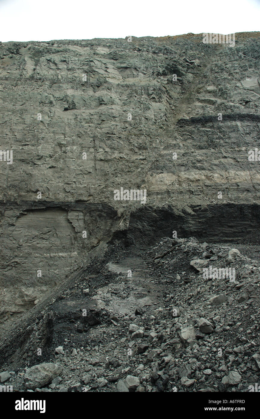 fault line in coal face open cut mine Stock Photo - Alamy