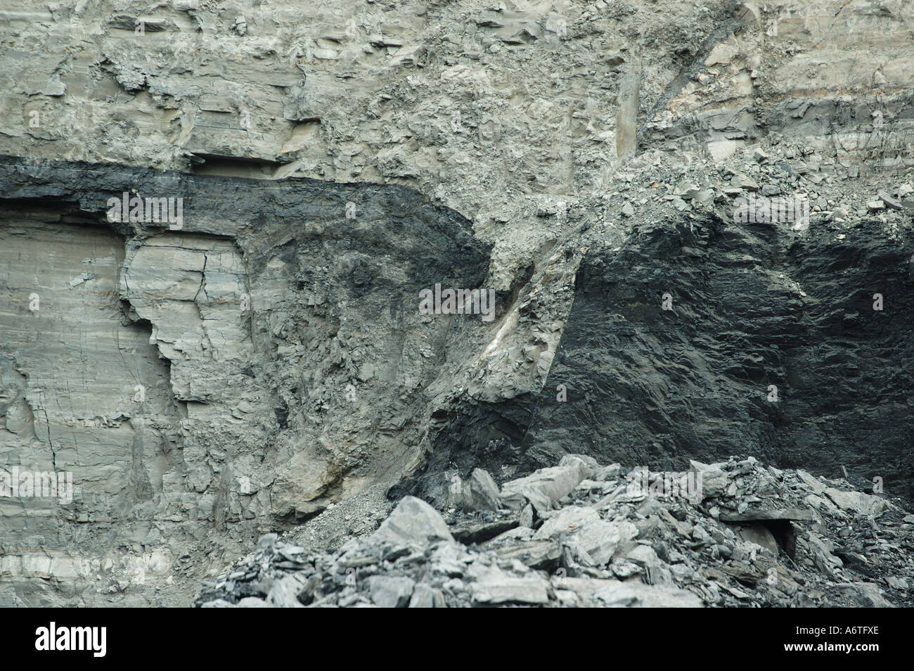 fault line in coal face open cut mine Stock Photo - Alamy