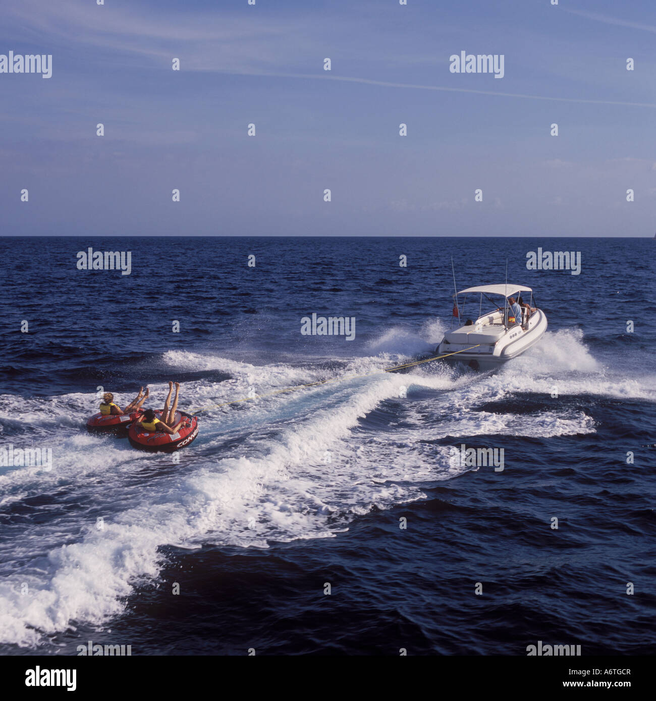 Tow behind boat hi-res stock photography and images - Alamy