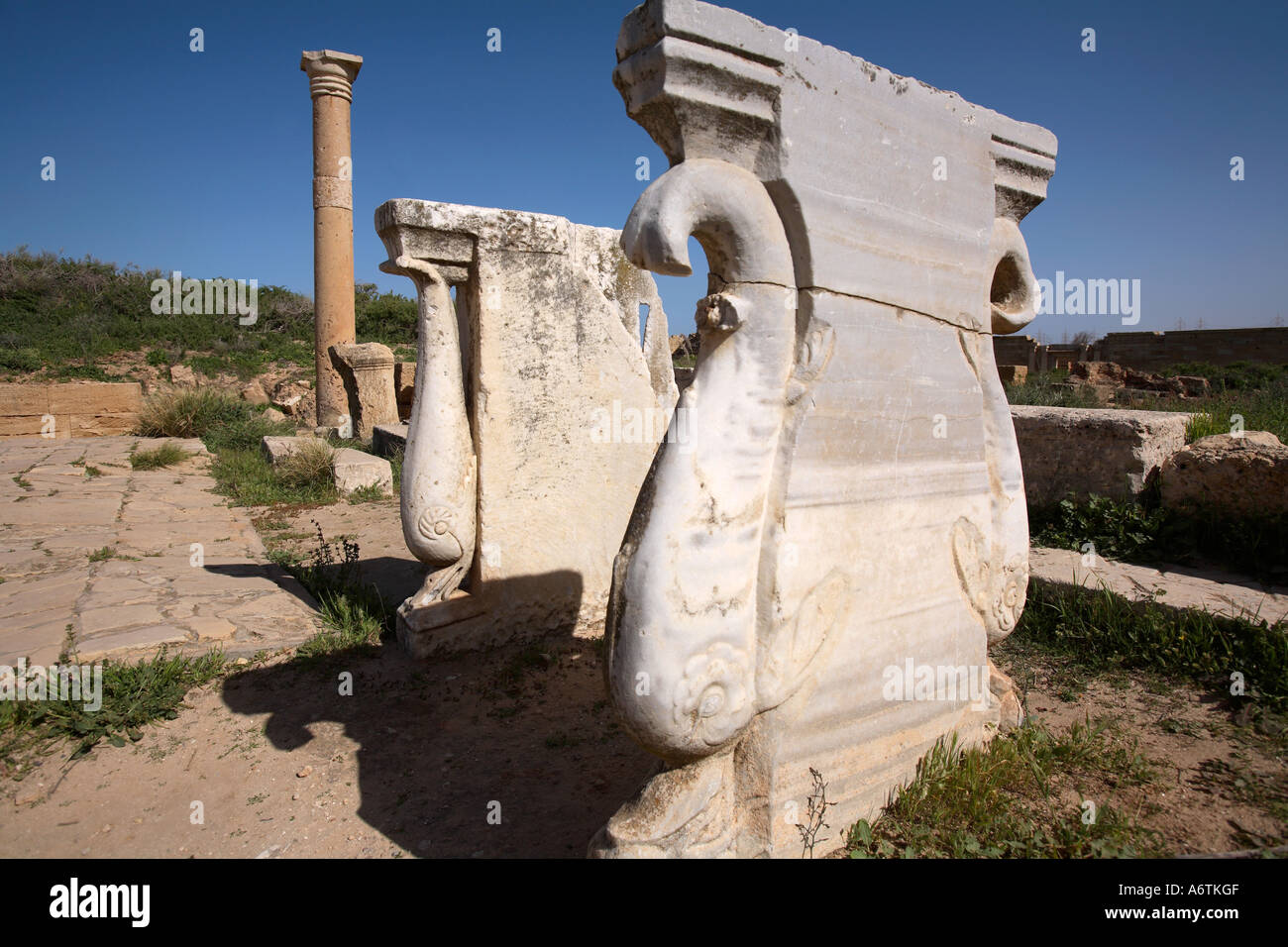 Ancient rome market stalls hi-res stock photography and images - Alamy