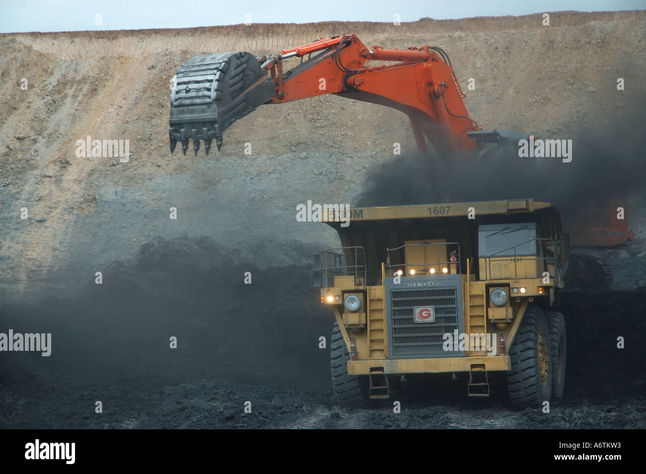 excavator loading coal Central Queensland open cut coal mine Stock ...