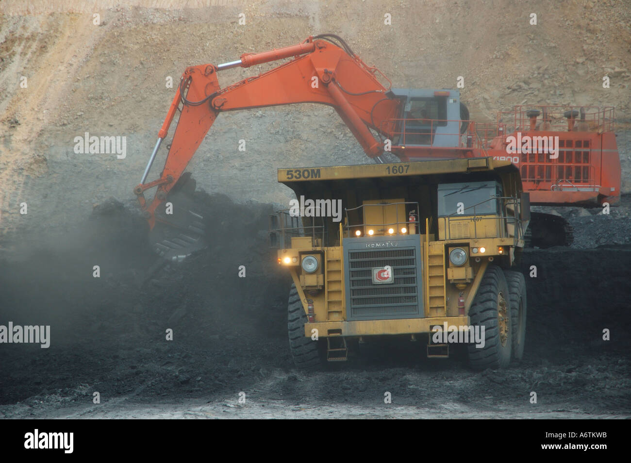 excavator loading coal Central Queensland open cut coal mine Stock ...