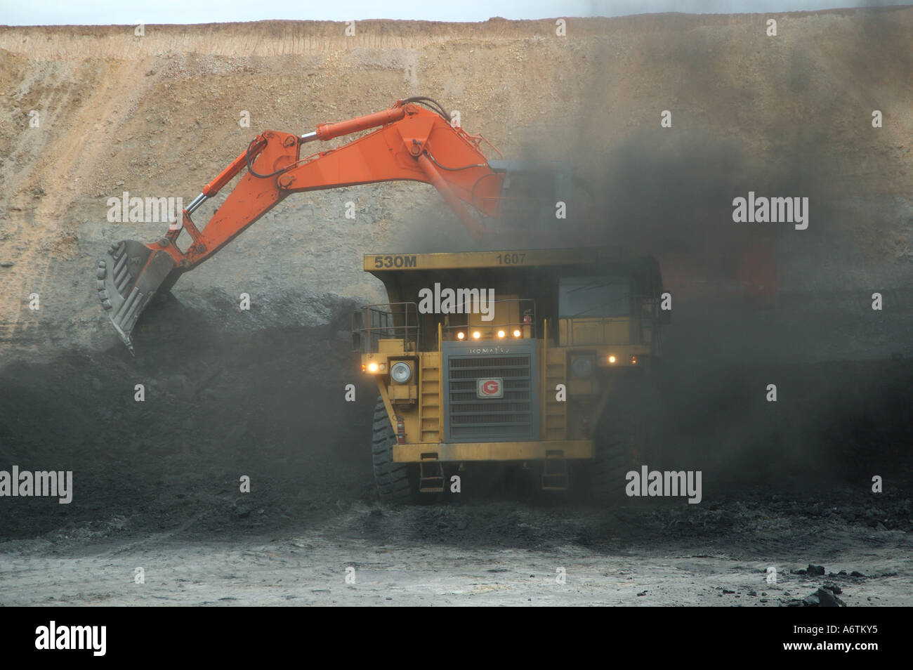 excavator loading coal Central Queensland open cut coal mine Stock ...