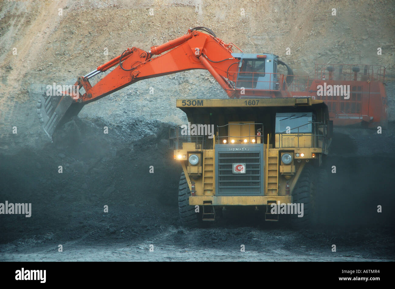 excavator loading coal Central Queensland open cut coal mine Stock ...